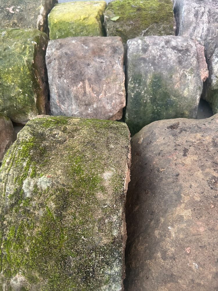 Reclaimed Limestone Wall Copings - Rutland Reclamation