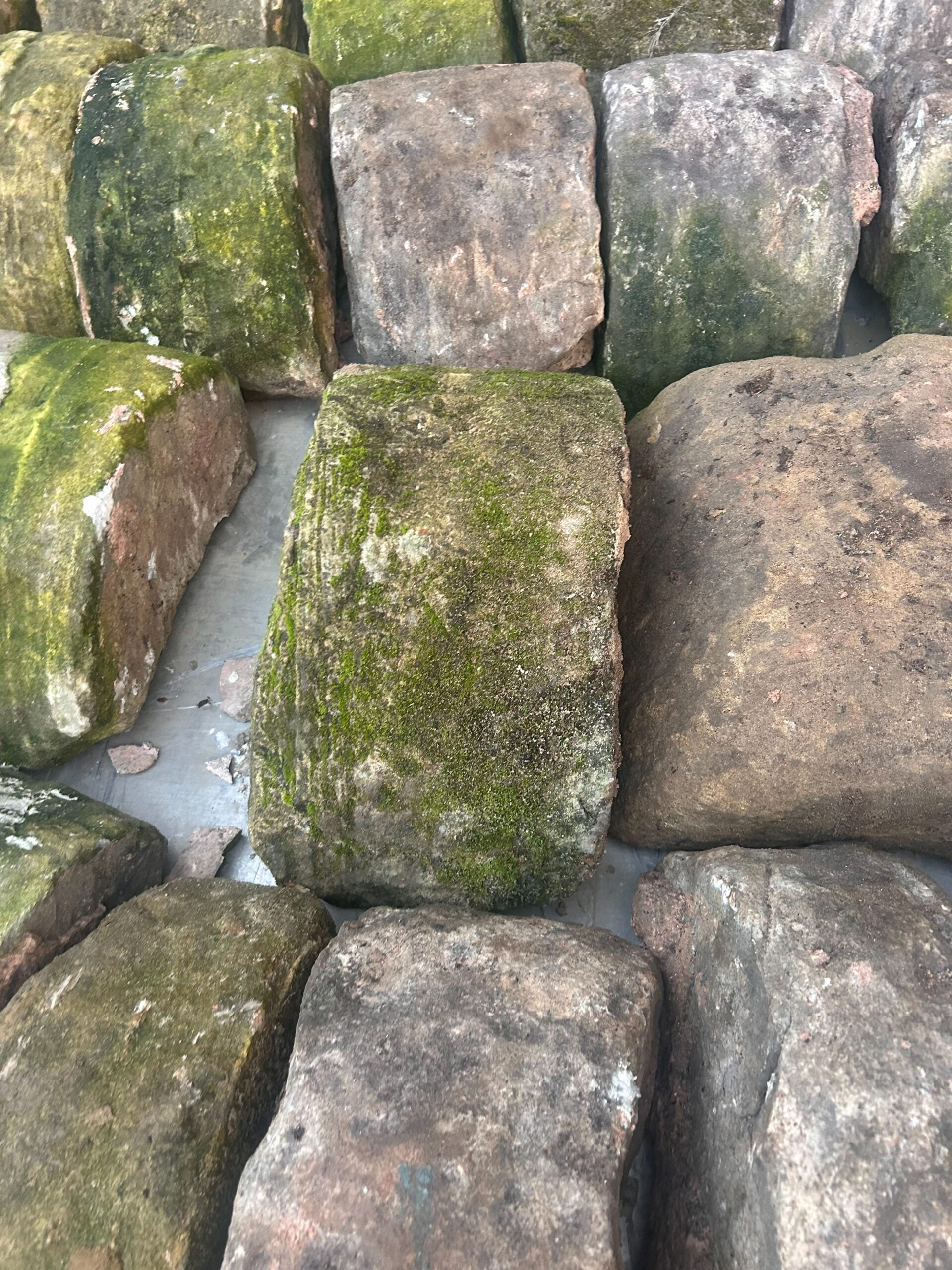 Reclaimed Limestone Wall Copings - Rutland Reclamation